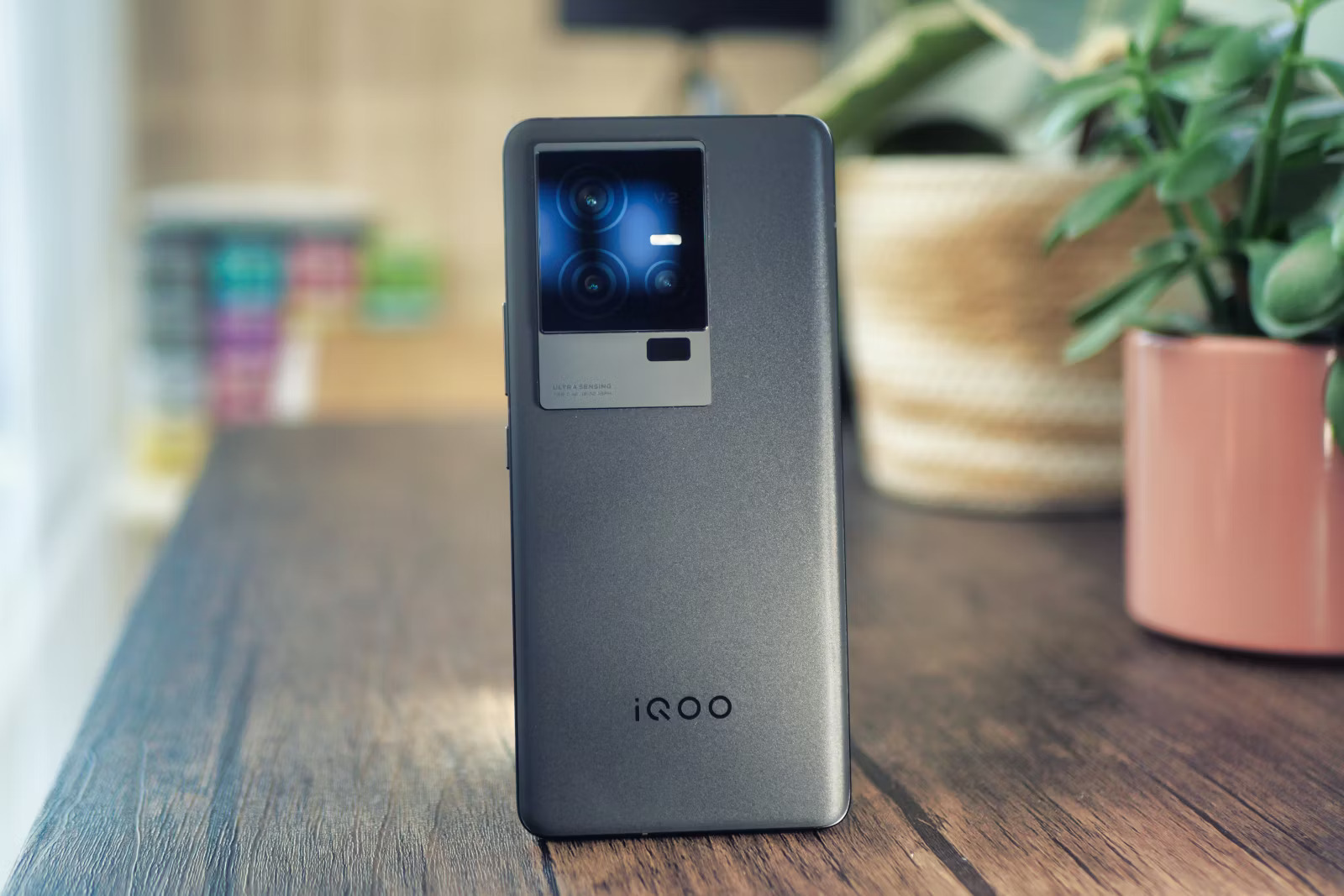 iQOO's Top Trendy Phones Under 30000 Budget In February 2024 - Cashify