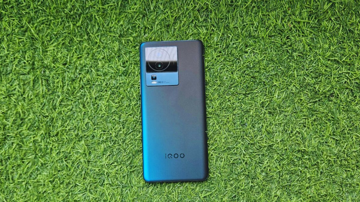 Top 5 iQOO Mobile Phones: February 2024 Edition - Cashify