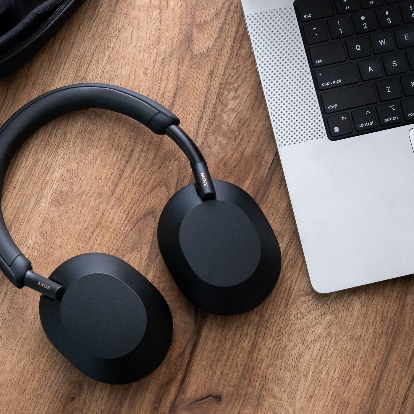 Top 5 Noise-Cancelling Headphones For An Amazing Experience - Cashify Top 5 Noise-Cancelling Headphones For An Amazing Experience - Cashify
