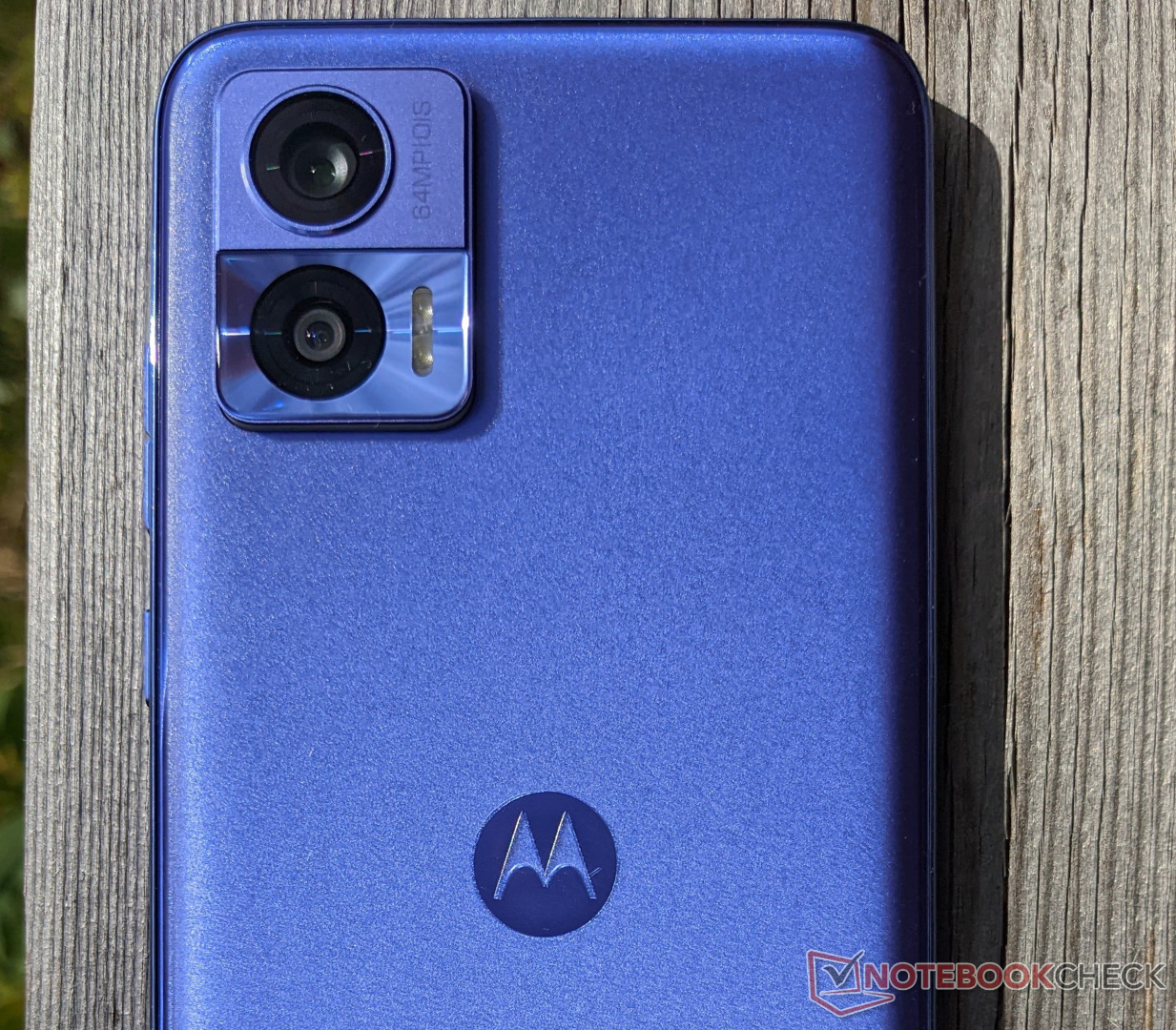 Leaked Motorola Edge 40 Neo Design and Features - Cashify