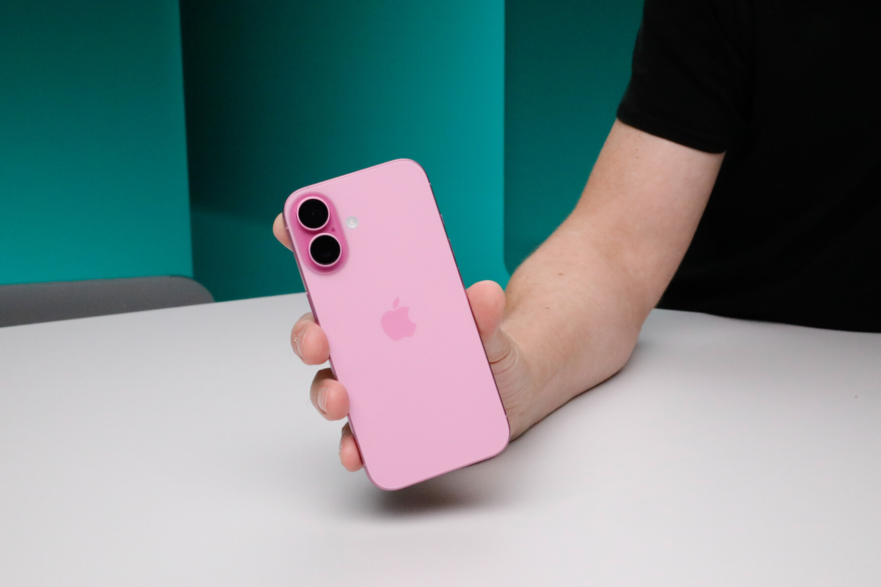 SAMSUNG Galaxy S25 vs iPhone 16: The Ultimate Flagship Faceoff - Cashify