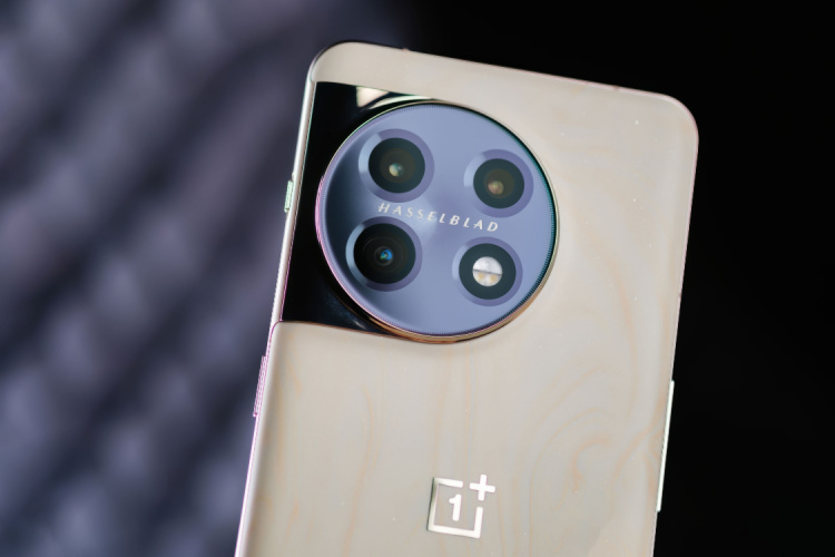 OnePlus 12's Telescopic Lens Unveiled: 64MP Magic! - Cashify