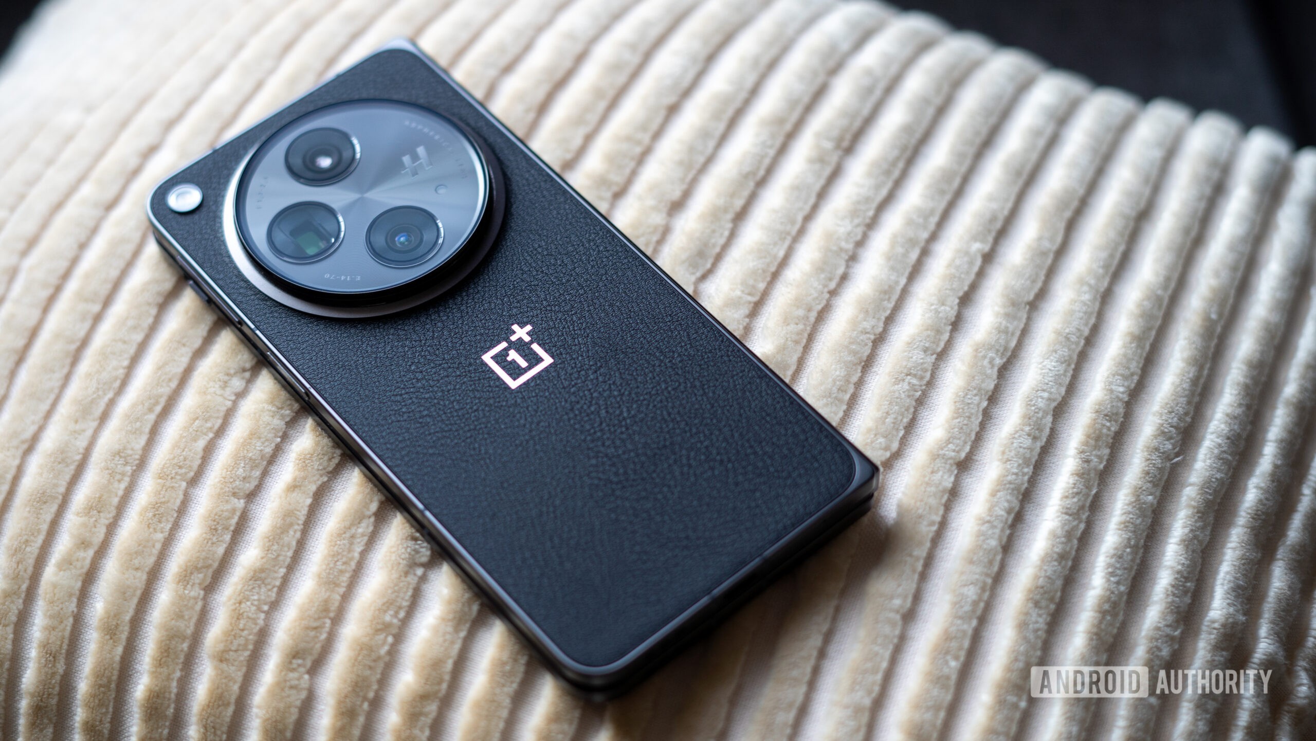Oneplus Open Review In 7 Points: Foldable King? - Cashify